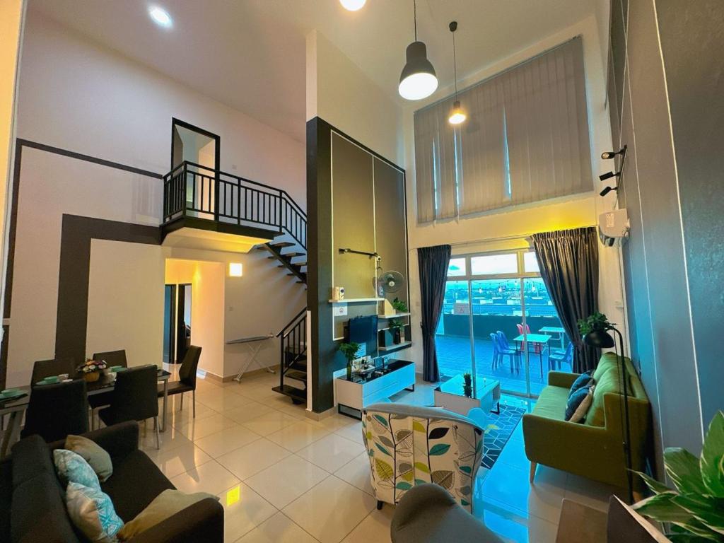 Pandan Residence Duplex Penthouse Near to CIQ Johor Bahru Town 3R 13Pax ...