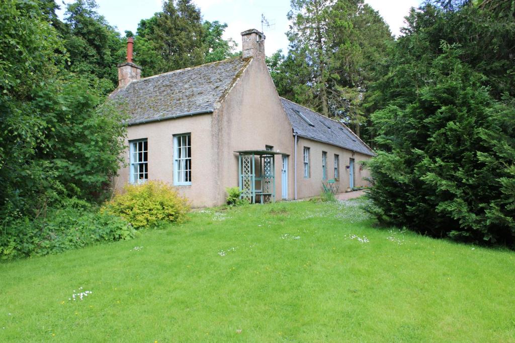 Cosy Cottage in the Grounds of a Scottish Castle, Insch (updated prices ...