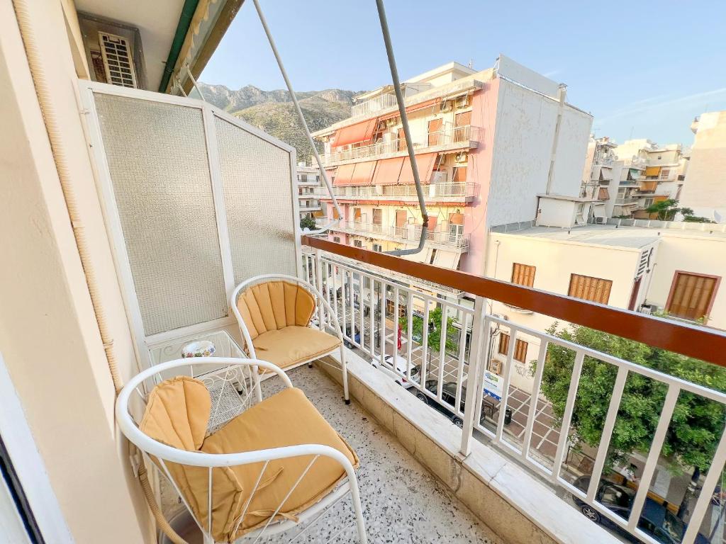 Central Apartment by the beach, Loutraki (updated prices 2024)