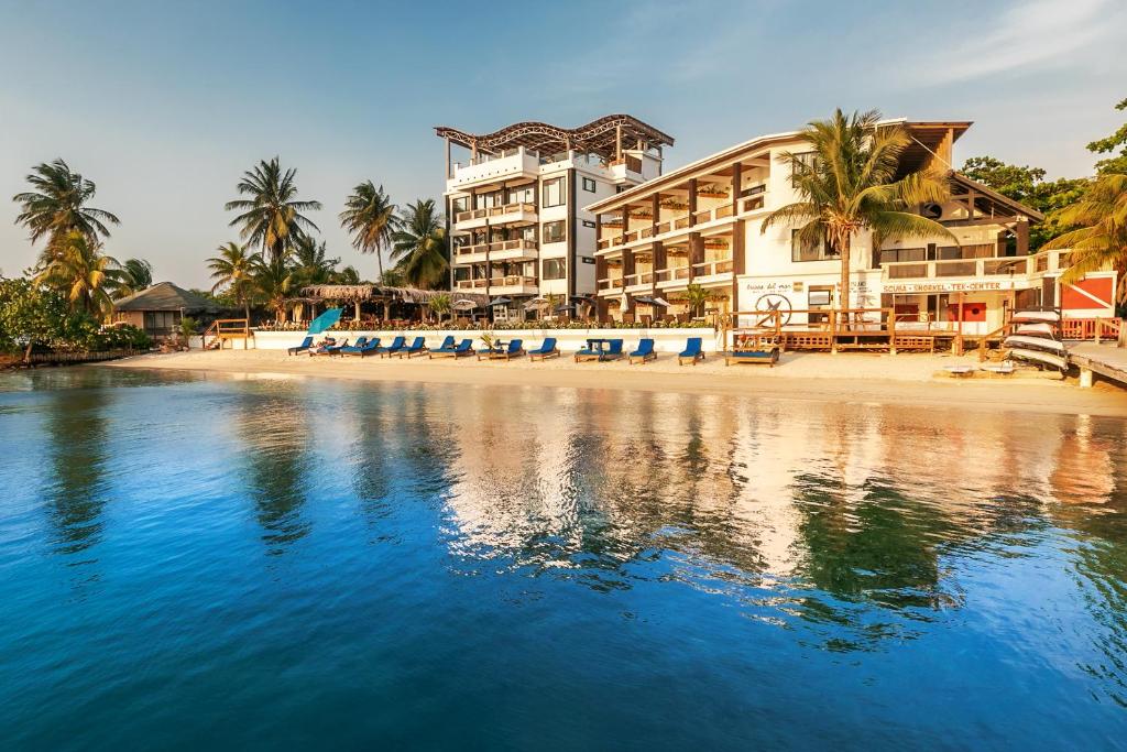 Brisas Del Mar Beach + Dive Resort, Roatán (updated prices 2025)