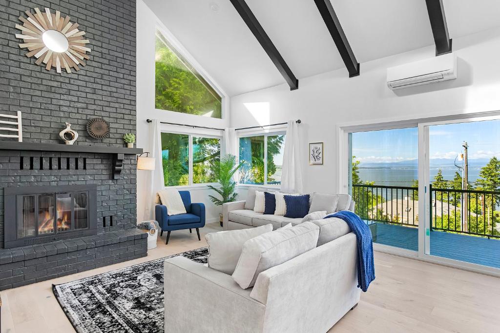 Peaceful Island Getaway, Port Susan views with BBQ & Playroom, Camano ...