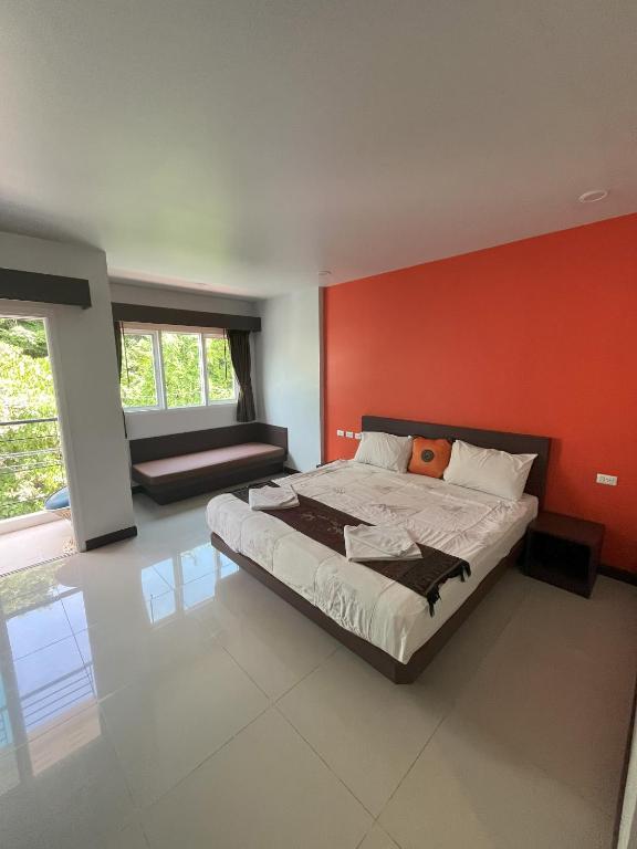 Chollada Inn, Kamala Beach (updated prices 2025)