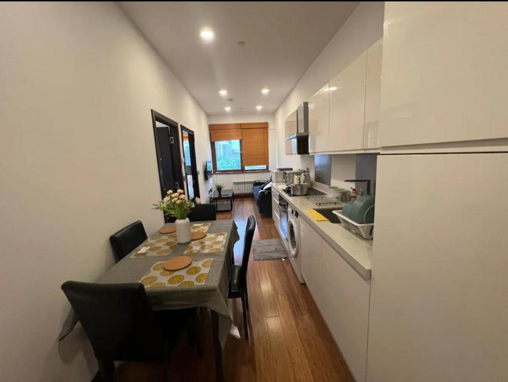 Central 1 Bed Croydon - 119 and 103 Exchange Court - 1 Bedroom, Croydon ...