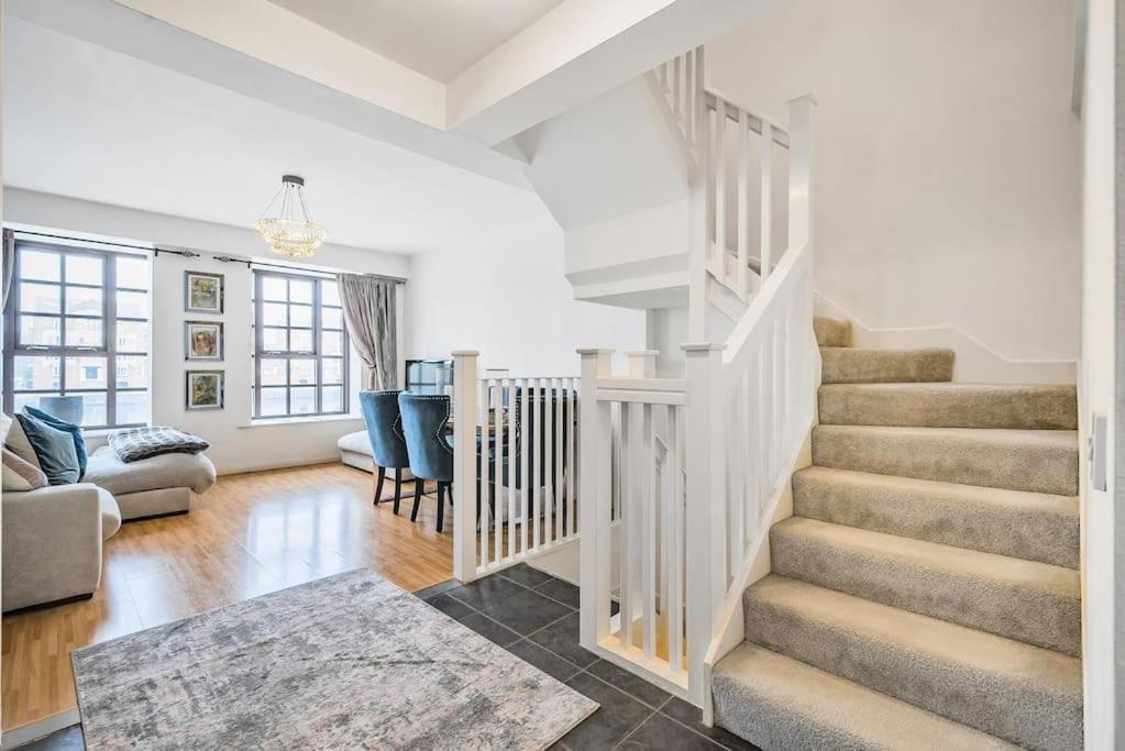 Modern 3 bedroom, 3 bathroom, Parking, River view, London (updated ...