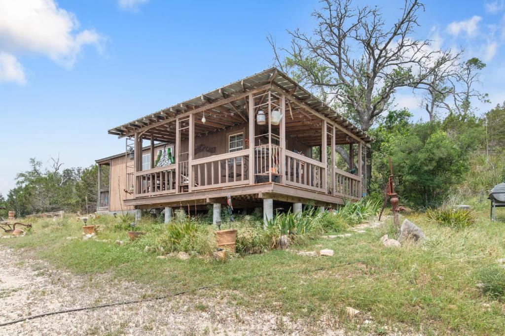 Artesia Hilltop Cabin, Kerrville (updated prices 2026)