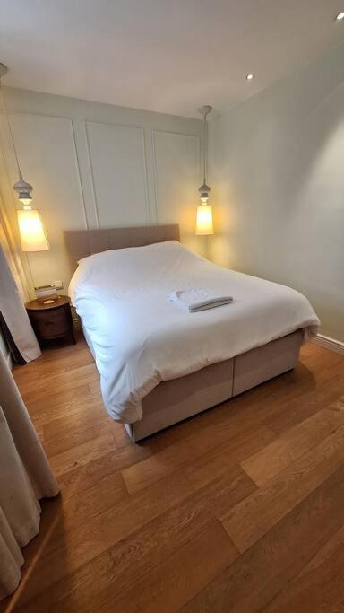 Charming flat - Art Deco meets Nordic Chic, Hong Kong (updated prices 2025)