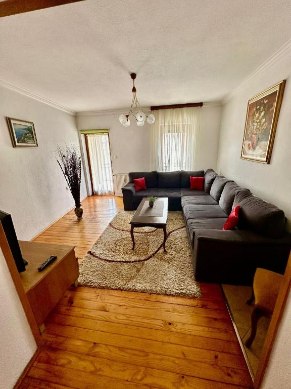 Luni, Travnik (updated prices 2025)