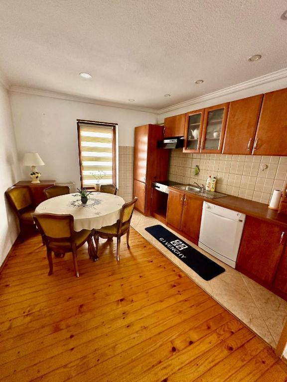 Luni, Travnik (updated prices 2025)