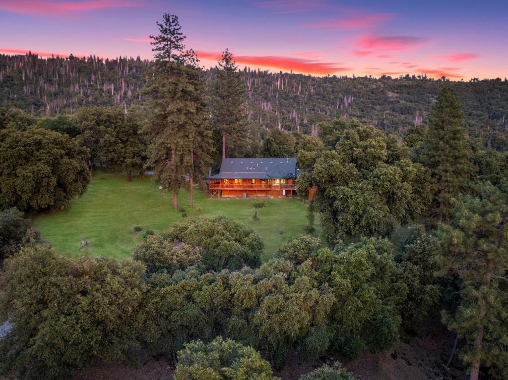Yosemite Villa - log cabin with spectacular views & stargazing ...