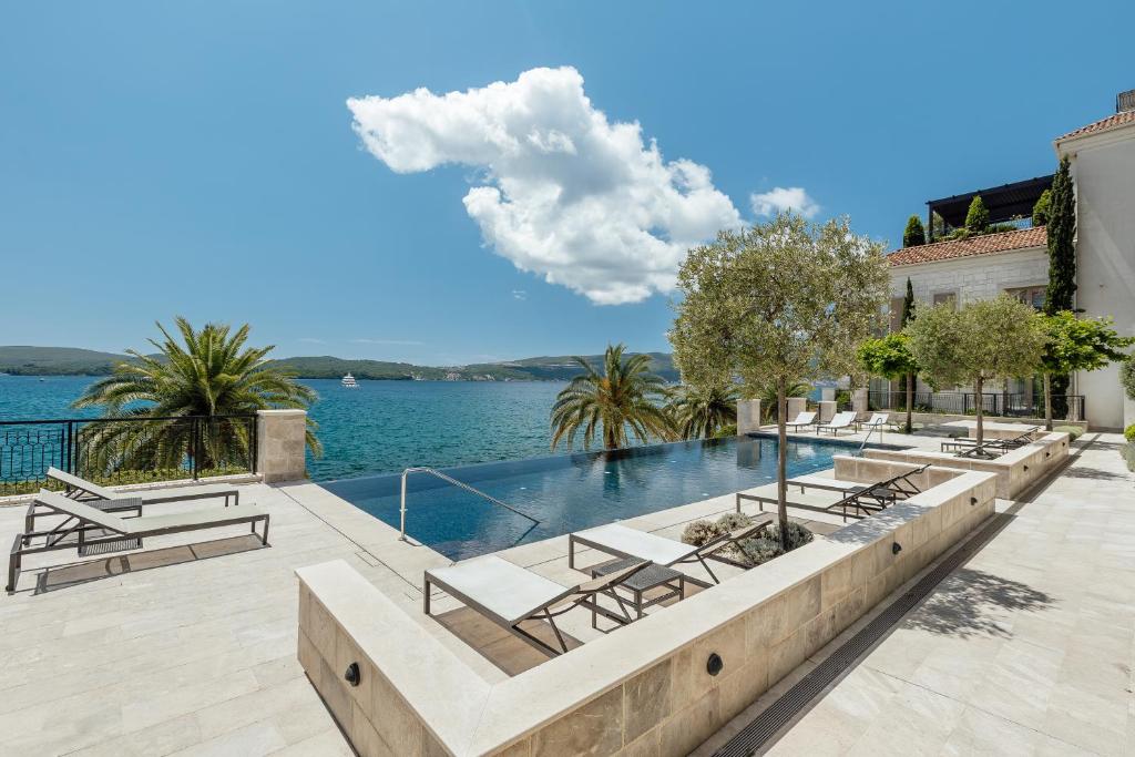Luxurious Seafront Residence, Tivat (updated prices 2025)