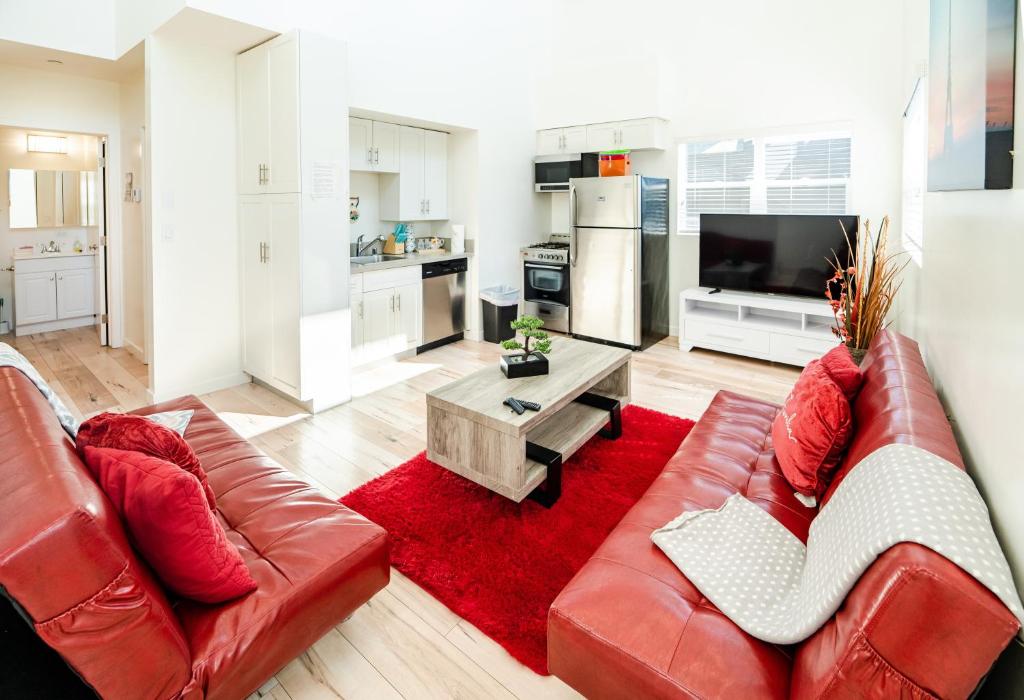Modern Three Bedroom Loft with 3 Levels sleep 10 ppl in Hollywood, Los ...