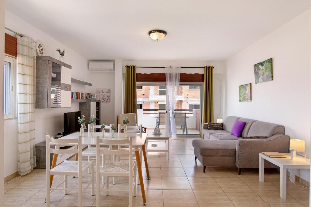 Casa Prazeres, Quarteira (updated prices 2026)