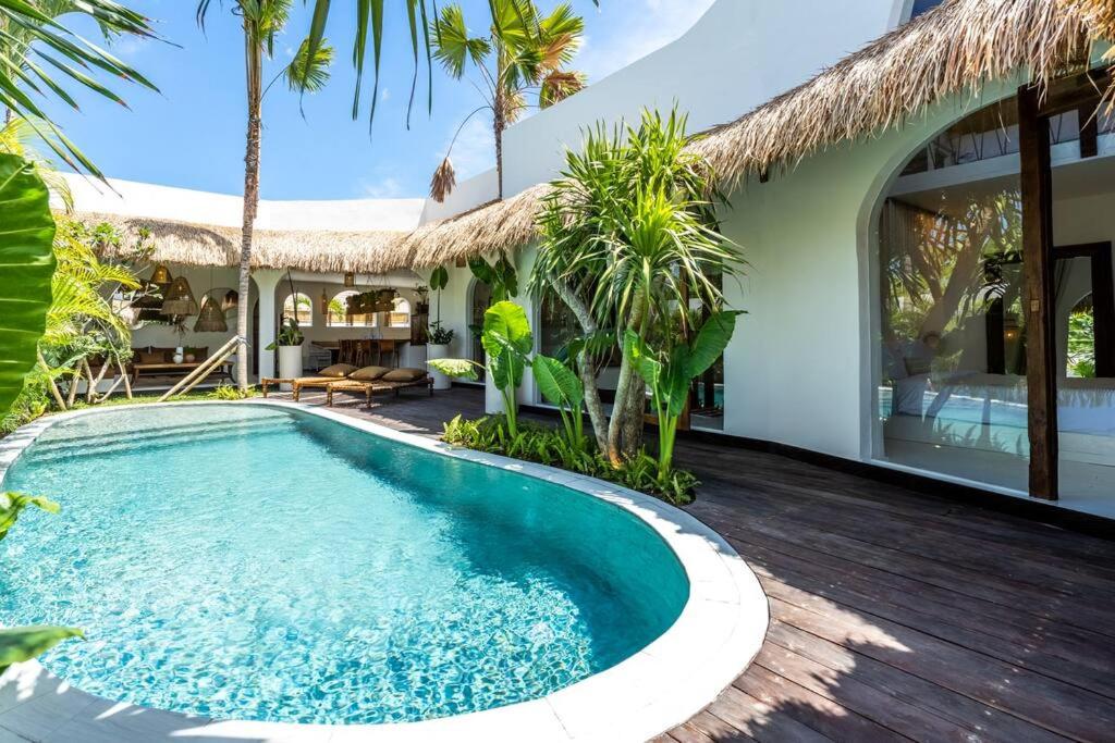Villa Lilibelle, Balinese villa 4BR with mezzanine, Canggu (updated ...
