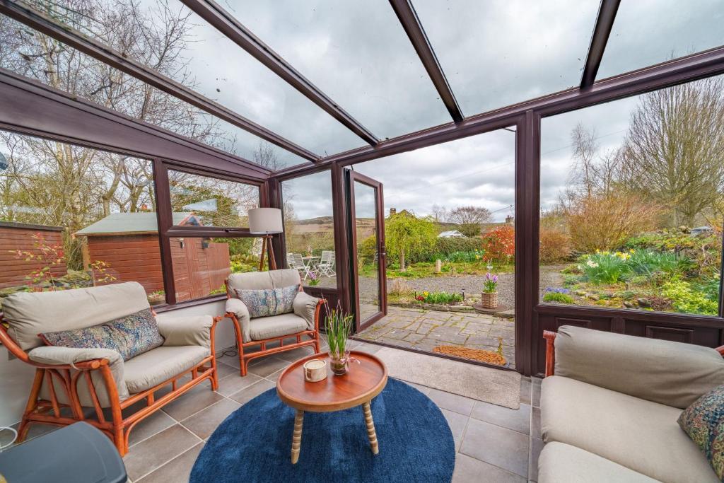 6 The Mews - Cosy Cottage with garden, Bampton (updated prices 2026)