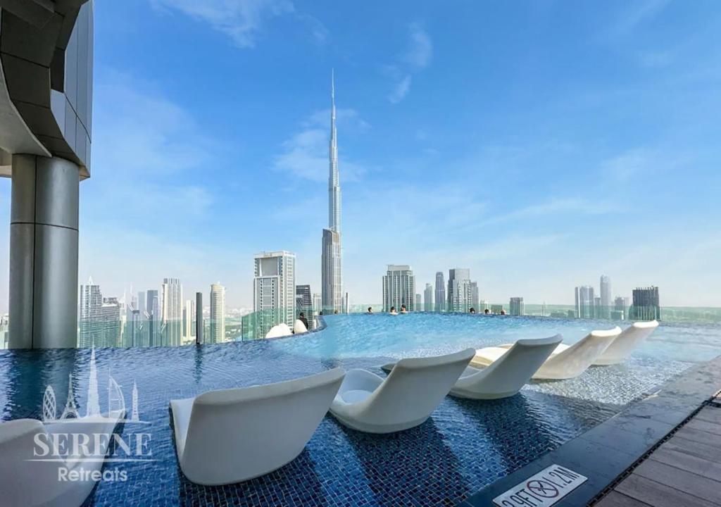 Serene Retreats Paramount Two Bedroom Suite 1 with Burj View, Dubai ...