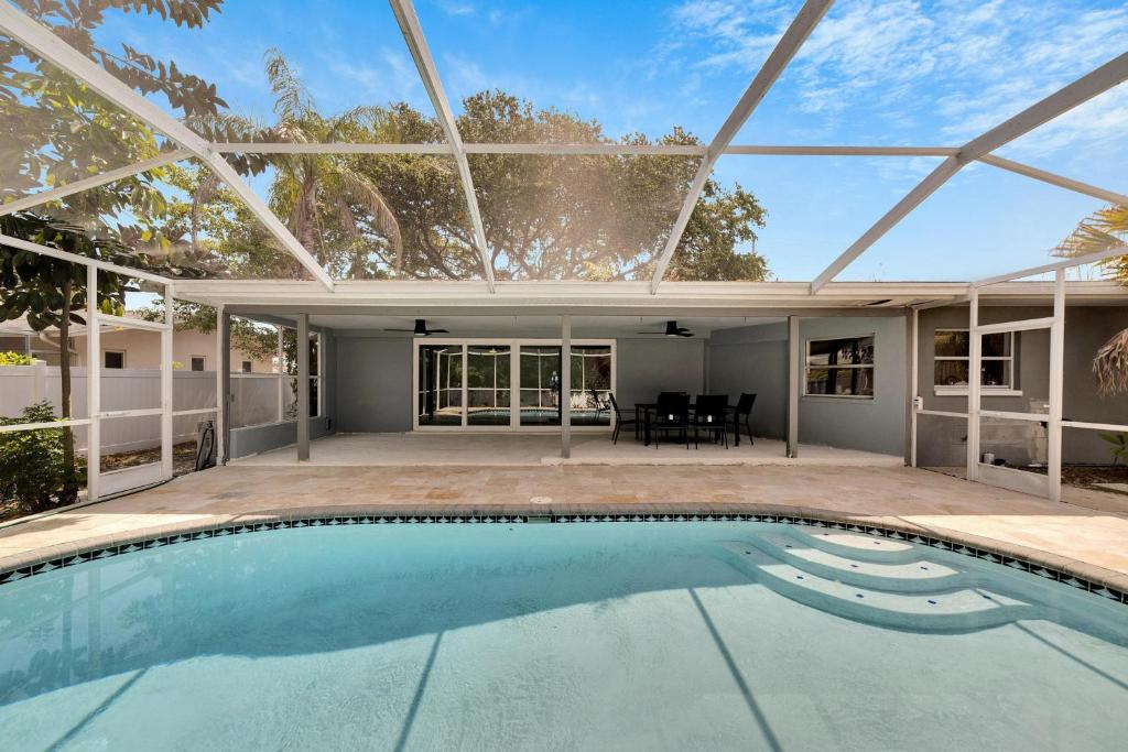 Seminole Resort Style Heated Pool Home, Seminole (aktualisierte Preise ...