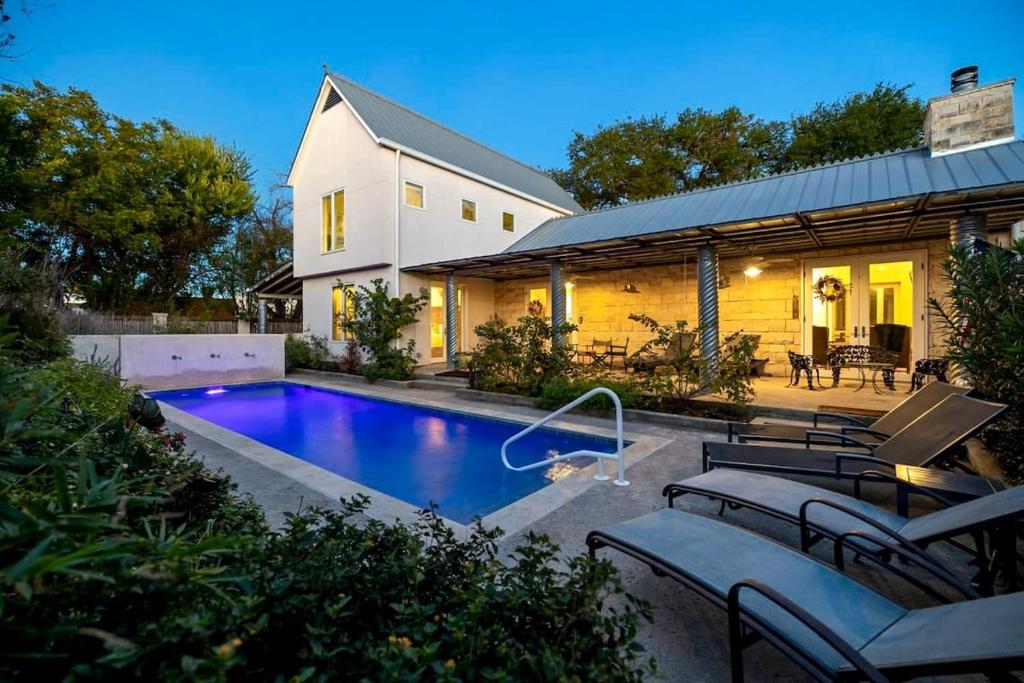 Spacious Family Retreat - Private Pool - Ping Pong, Fredericksburg ...