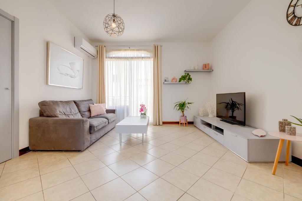 Spacious 3BR Gem in Sliema’s Premier Spot, Sliema (updated prices 2024)