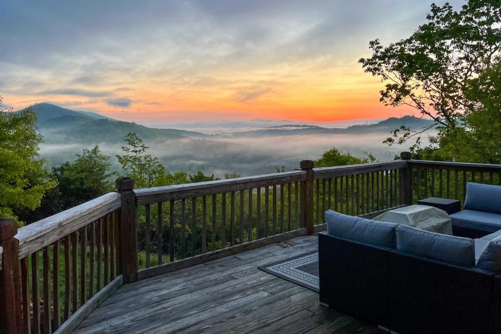 Pisgah Forest Home with Large Deck and Mountain Views!, Pisgah Forest ...