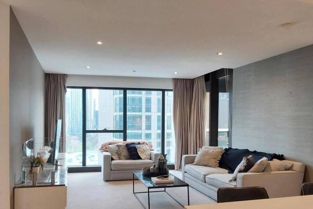 Luxury 2B2B 2 tandem carparks Prima Pearl Southbank next to Casino & City, Melbourne (updated ...