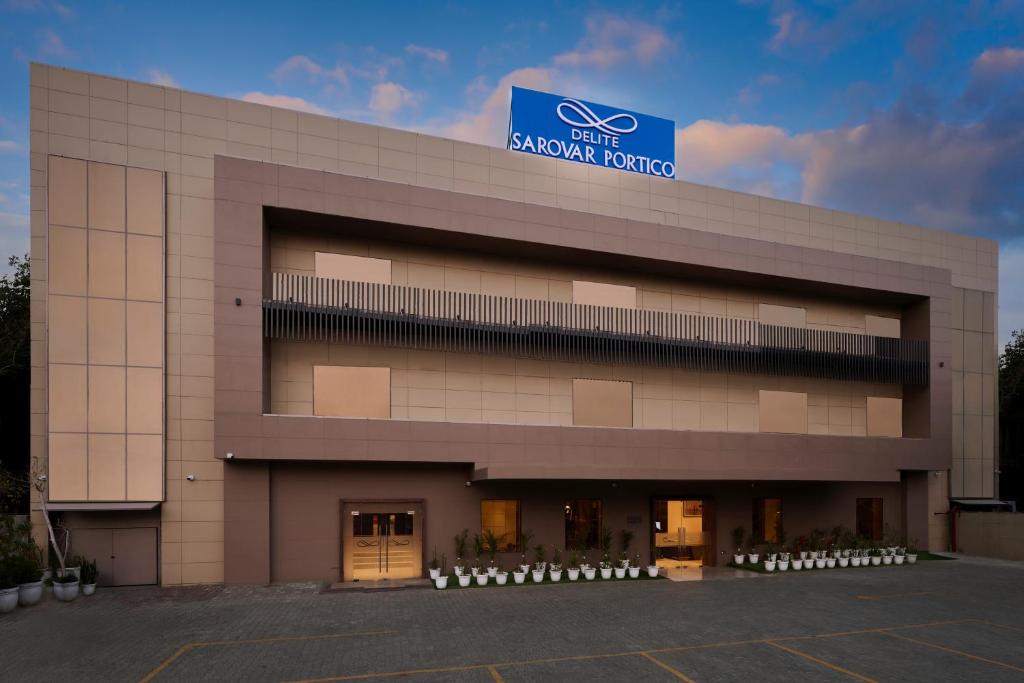Delite Sarovar Portico Faridabad, Faridabad (precios actualizados 2024)
