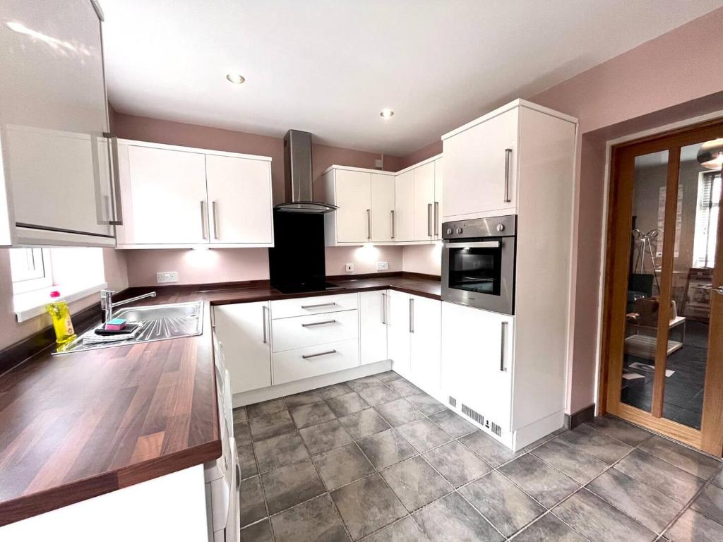 Enjoy A Spacious 3 Br Home, Gateshead (updated prices 2024)