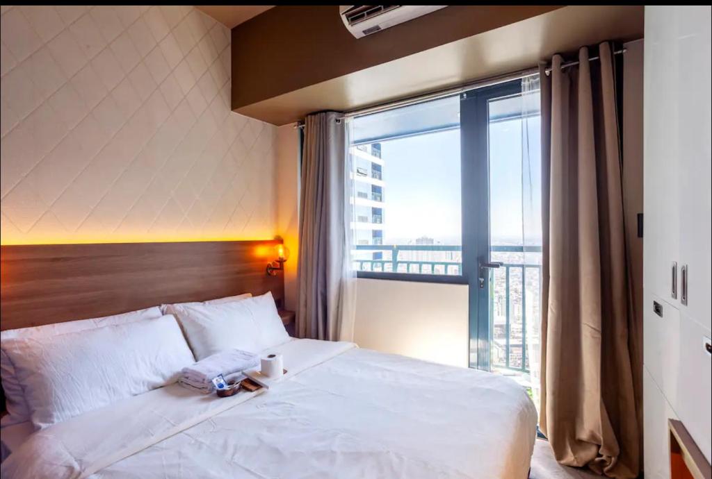 COZY SKYLINE CONDO in MAKATI, Manila (updated prices 2026)
