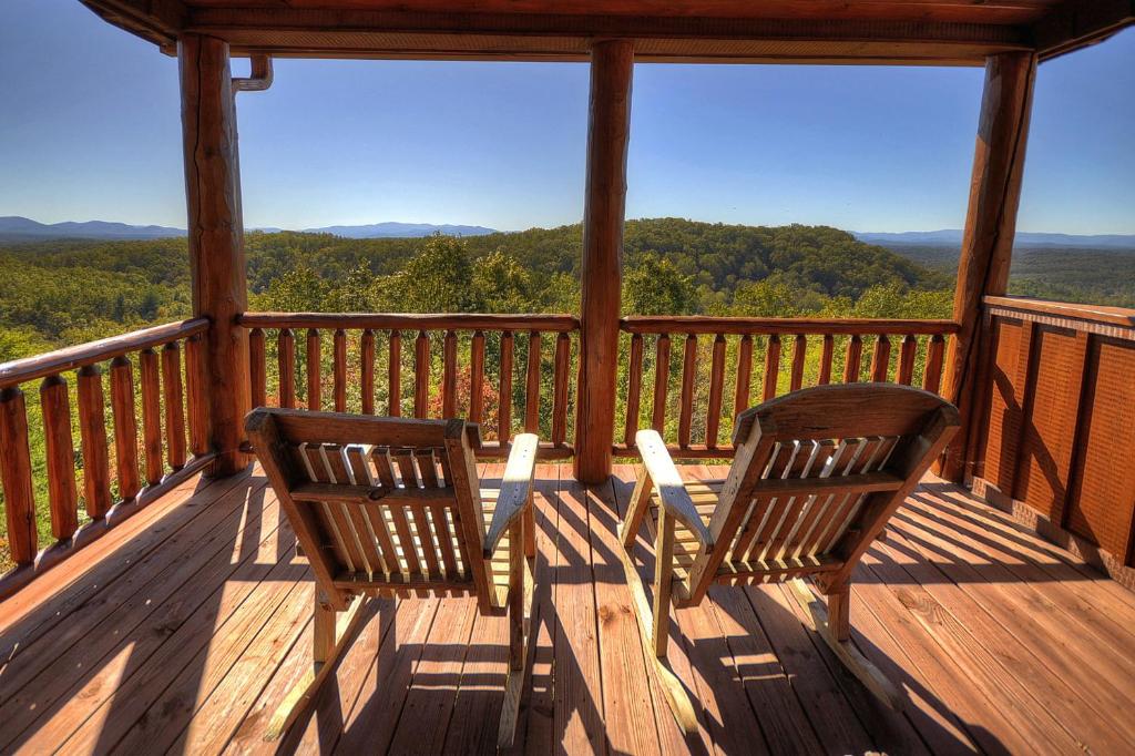 Above Raven Ridge - Full Range Mountains Views, Mineral Bluff (updated ...