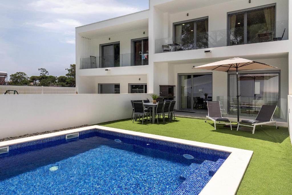 Modern Villa with pool and garage by Soulplaces, Sobreda (updated ...