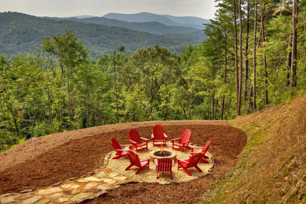 3 Peaks and a Treehouse - 10 Minutes to Blue Ridge, Blue Ridge (updated ...