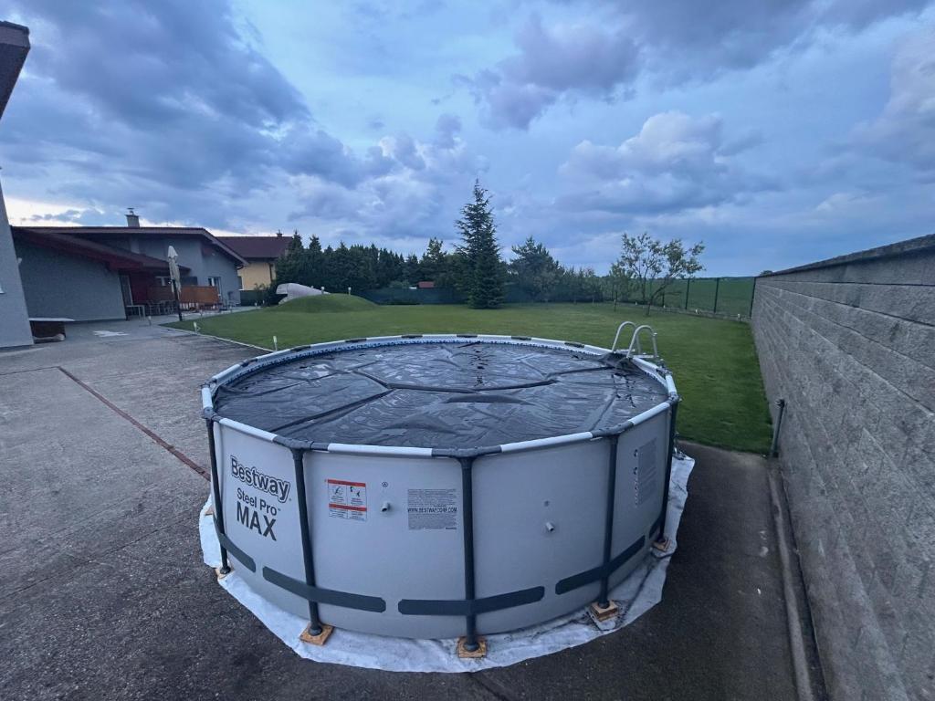 Apartman pri X Bionic Sphere Samorin s vínnou pivnicou, Blatná na ...