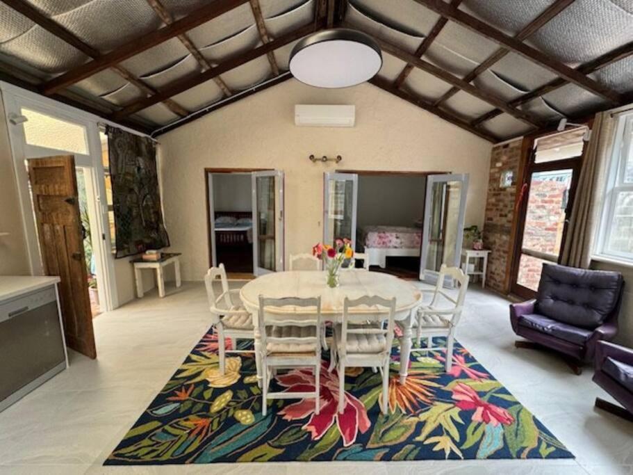 Silver Gum House, South Fremantle (updated prices 2026)