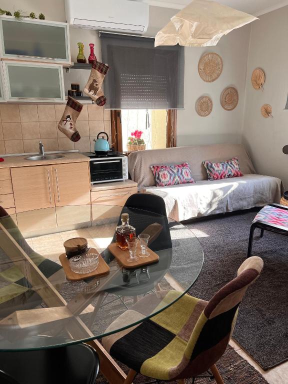 Guest House with a garden and private parking space, Drama (updated ...