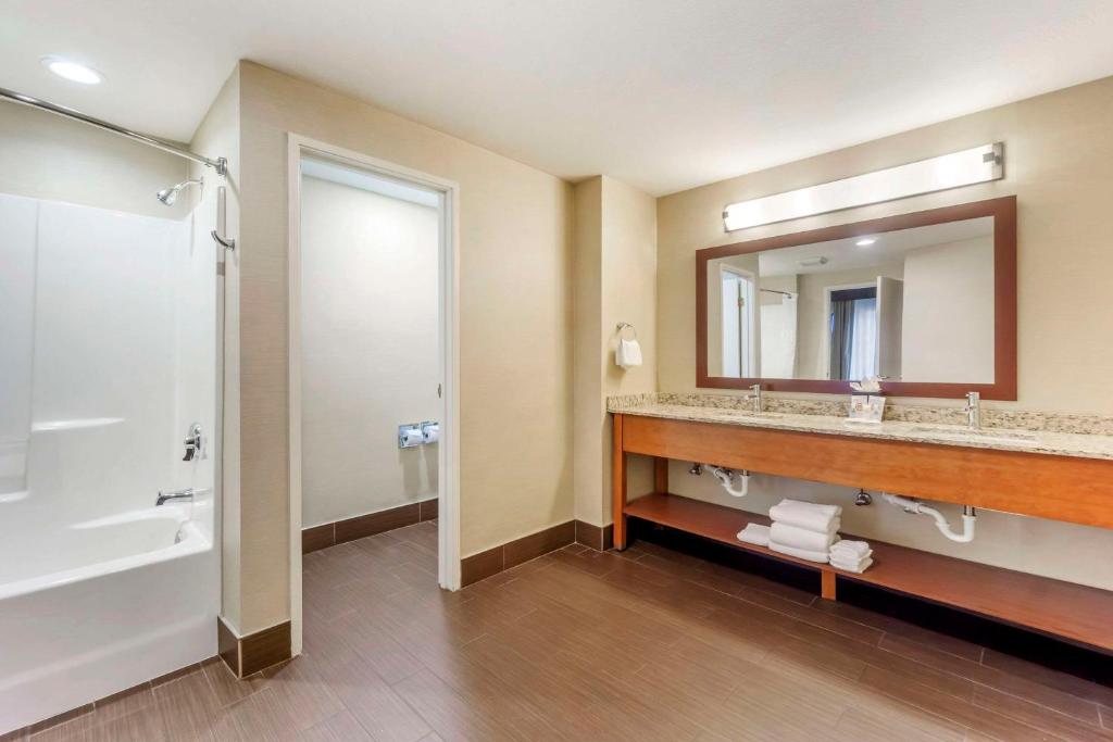 Comfort Inn & Suites Sea-Tac Airport, SeaTac (updated prices 2025)