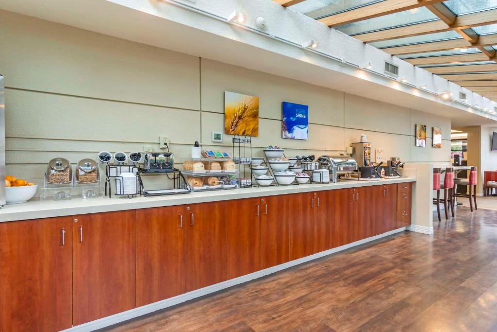 Comfort Inn & Suites Sea-Tac Airport, SeaTac (updated prices 2025)