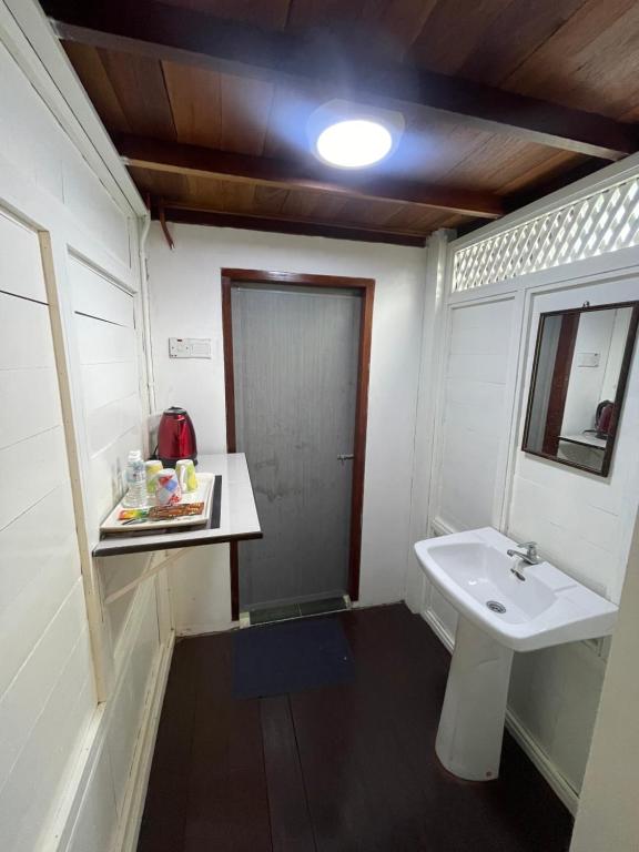 Nami Homestay Teluk Batik, Lumut (updated prices 2024)