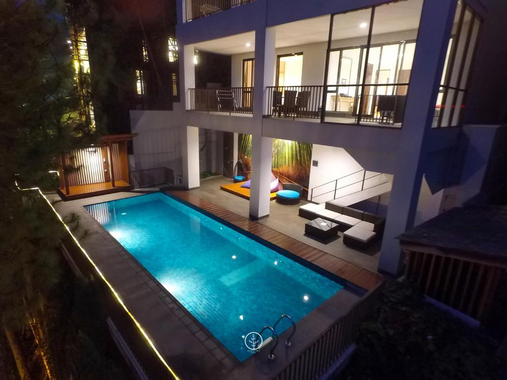 Narwastu Hill View Villa 6 bedrooms with a private slide pool, Bandung ...