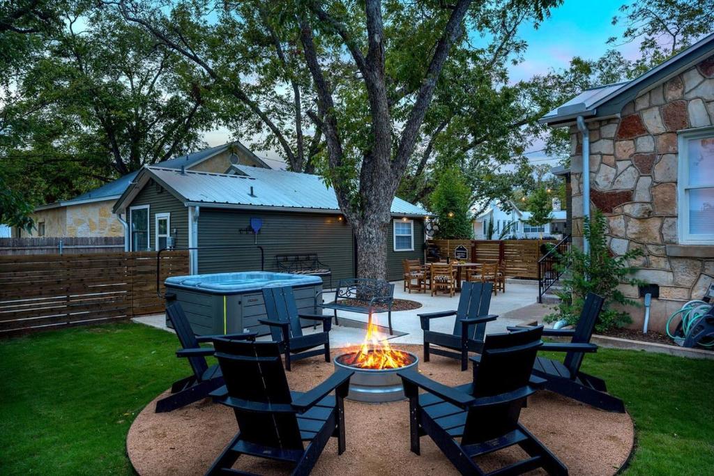 The Rock Haus - Fire Pit & Hot Tub, Fredericksburg (precios ...