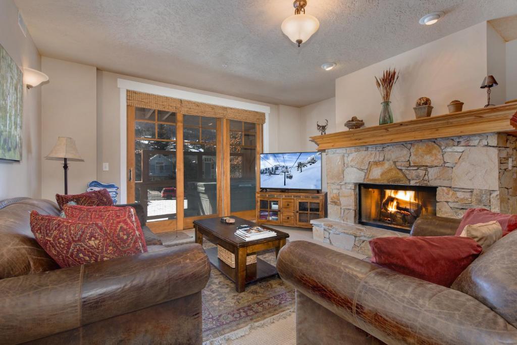 Enjoy Stunning Views in Old Town Park City with Private Hot Tub! Town Pointe B104, Park City ...