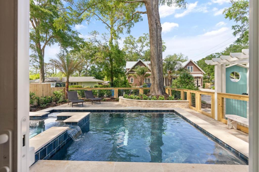 Patsy's Patios By The Sea - 101 Demere Oaks Circle, Demere Park ...