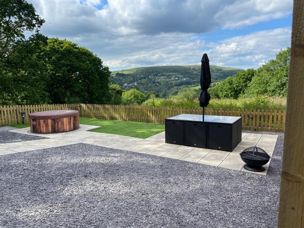 Three bed static caravan with fantastic views and hottub, Swansea ...
