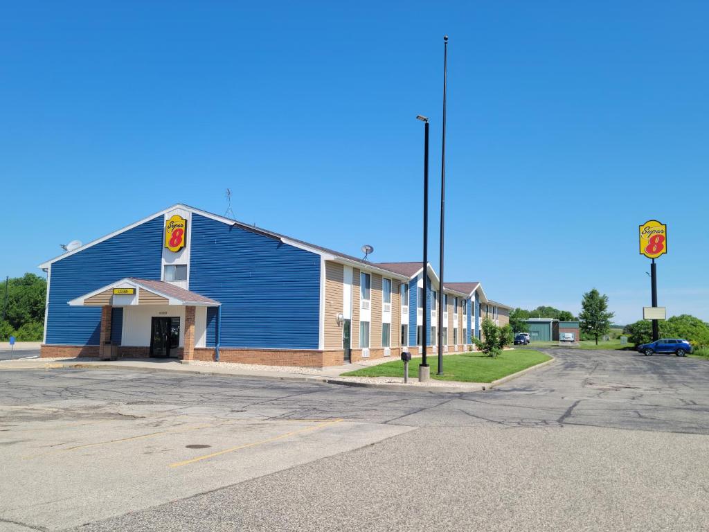 Super 8 by Wyndham Portage, Portage (updated prices 2026)