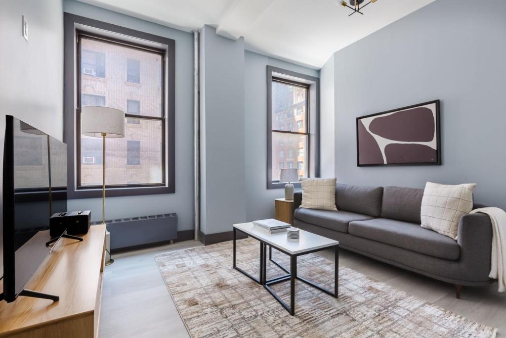 Blueground Midtown W elev nr Times Sq park NYC-1492, New York (updated ...