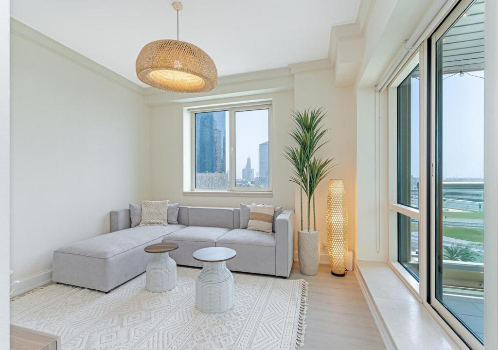 2BR Dubai Marina Apt - Walk to Metro - Pool and Gym, Dubai (updated ...