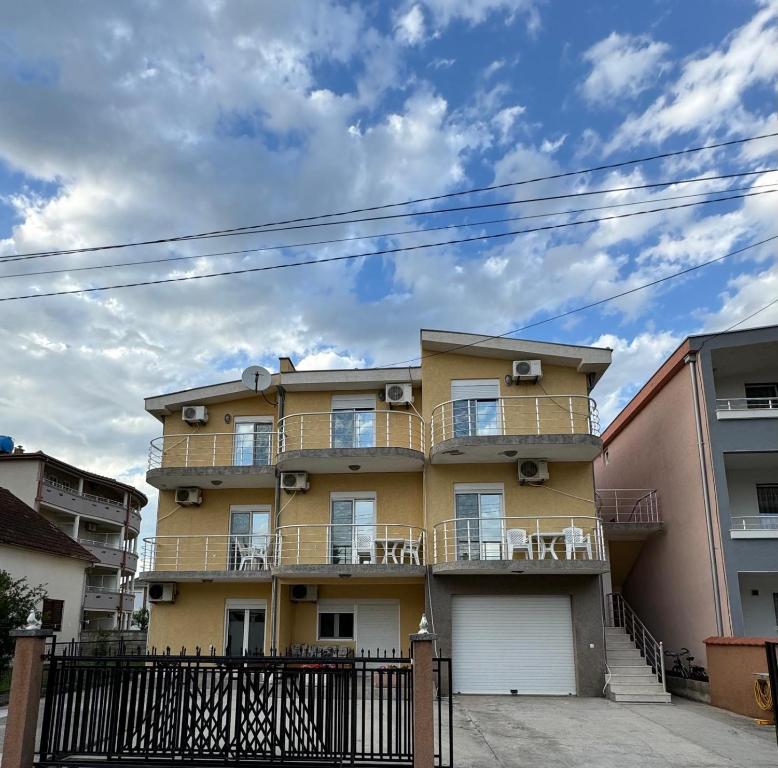 ADO Apartmani Ulcinj Velika Plaza Donji Stoj, Donji Štoj (precios ...