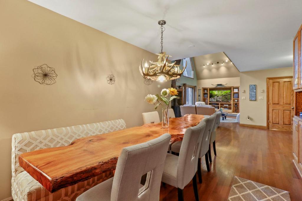 360 Locust Ridge Rd House by Carolina Stays, Beech Mountain (preços ...