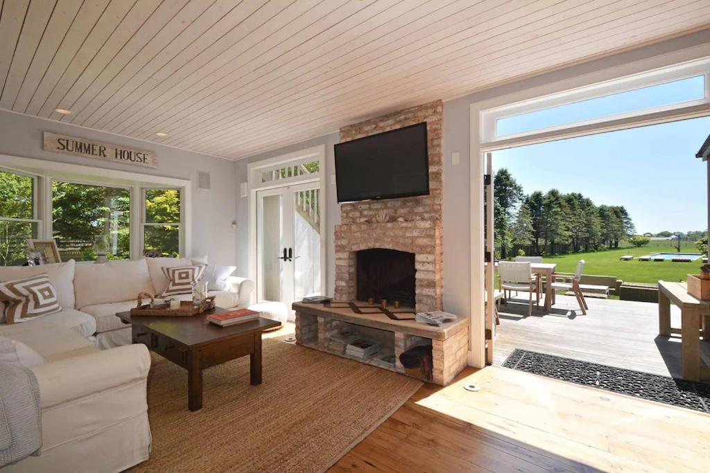 Family Beach House and Cottage, Wainscott (updated prices 2025)