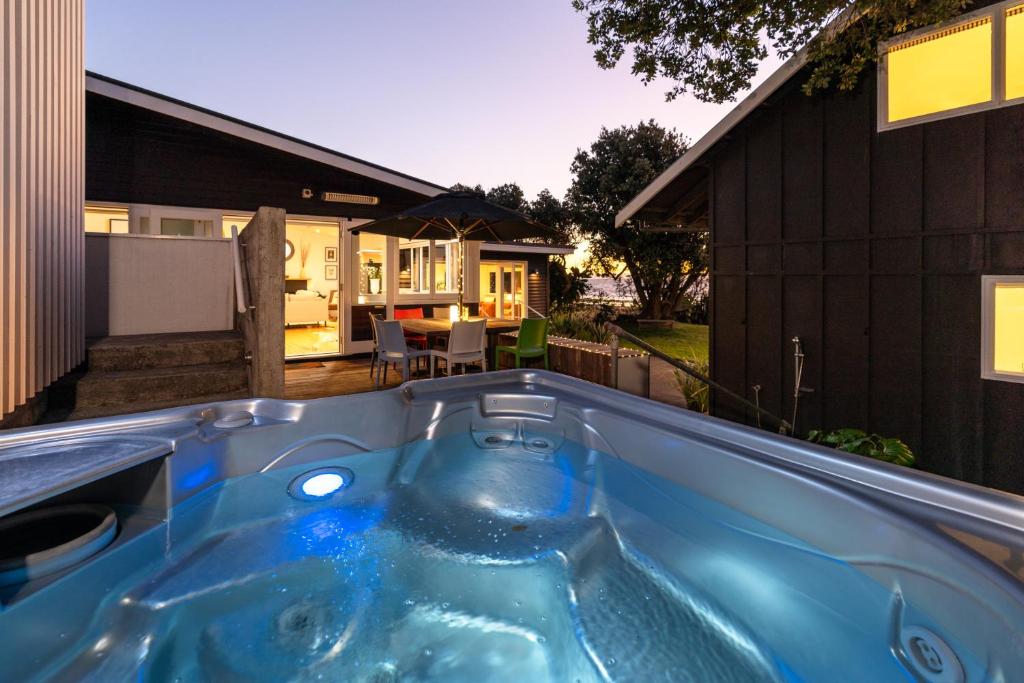 Luxurious Kiwiana Raumati Beachfront Home, Paraparaumu (updated prices 2026)