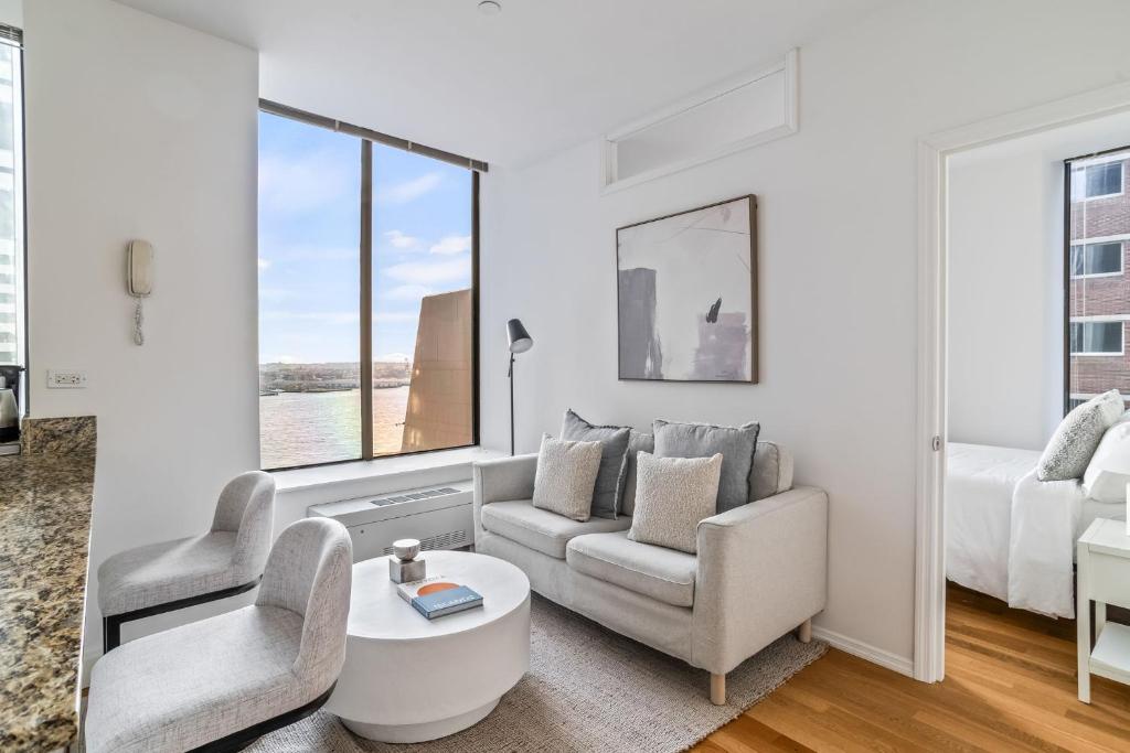 Lux room with shared bath Apt, New York (updated prices 2025)