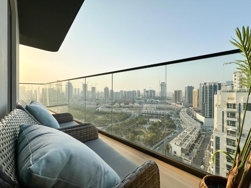 Shadow Lounge Suites Work Station & Dubai Skyline Views, Dubai (updated ...